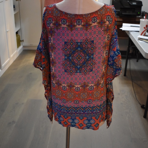 Tolani | Tops | Tolani Cold Shoulder Tunic | Poshmark